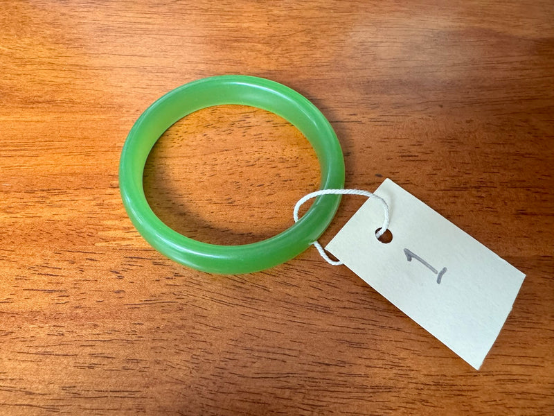 Real Jade vs Fake Jade: The Touch Experiment Identifying Jadeite Jade ...